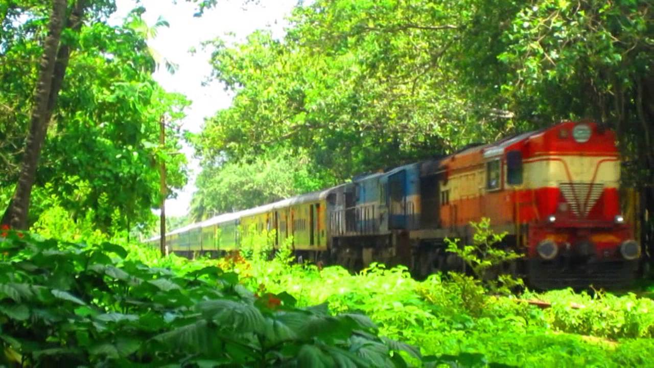 Colourful INDIAN RAILWAYS : Multi Coloured Duronto Express Through Goa ...