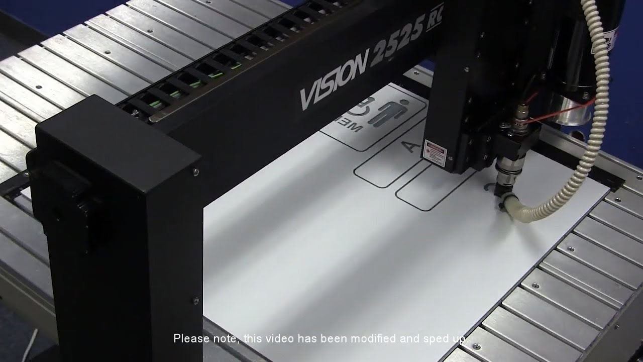 Lag graverte skilt på en #Vision 2525 #CNC-fres #graveringsfres - YouTube