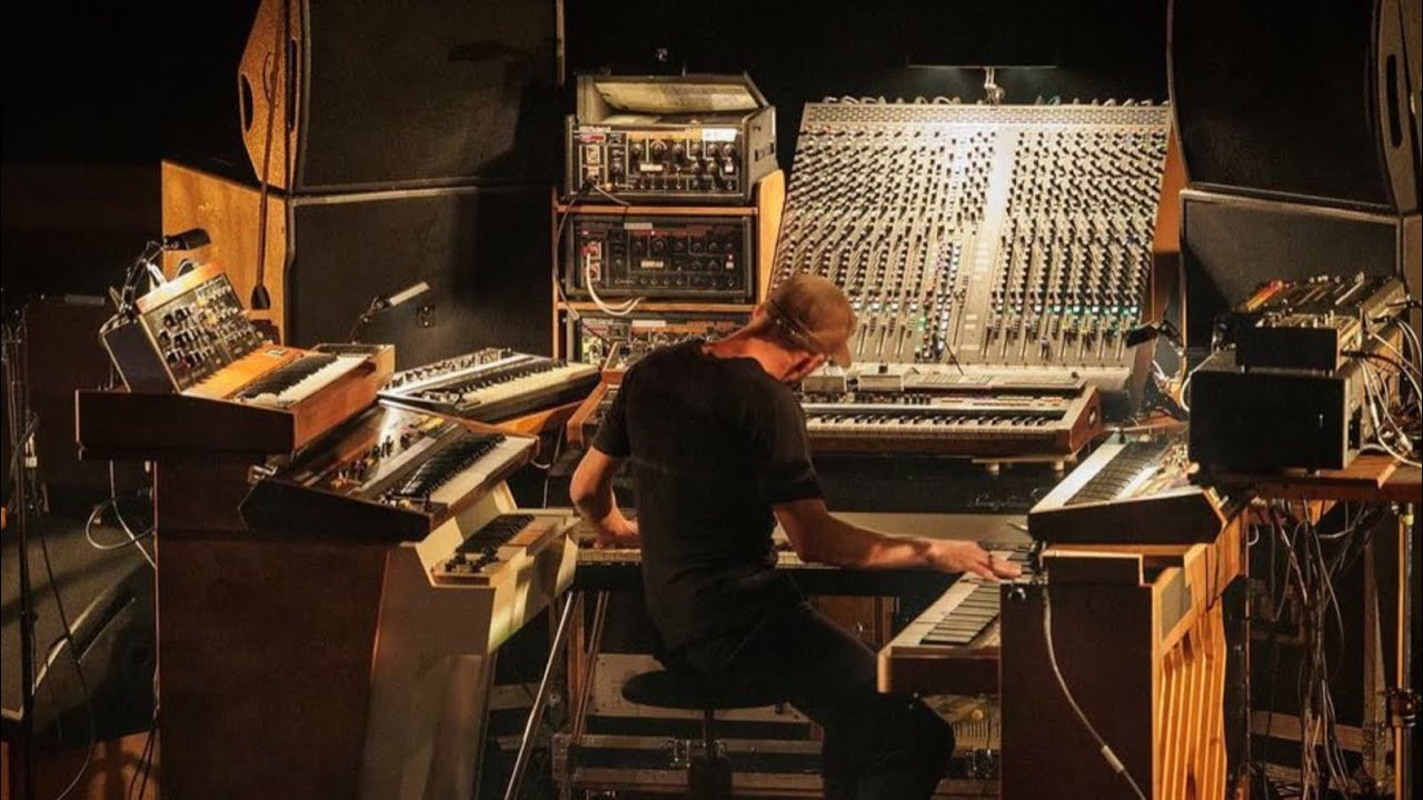Nils Frahm - (Live at TivoliVredenburg) - YouTube