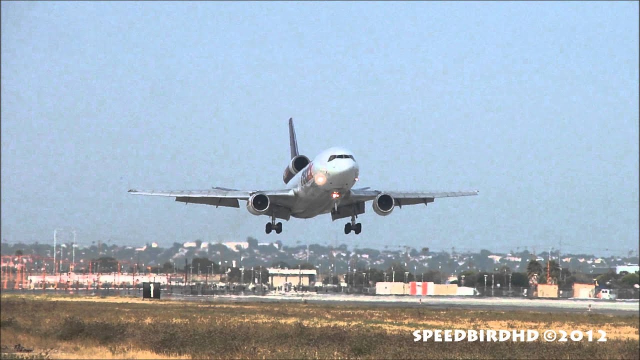 Federal Express McDonnell Douglas DC-10-10F [N363FE] CLOSE UP Landing ...