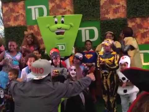 TD Bank Mascot Dances with Kids - YouTube
