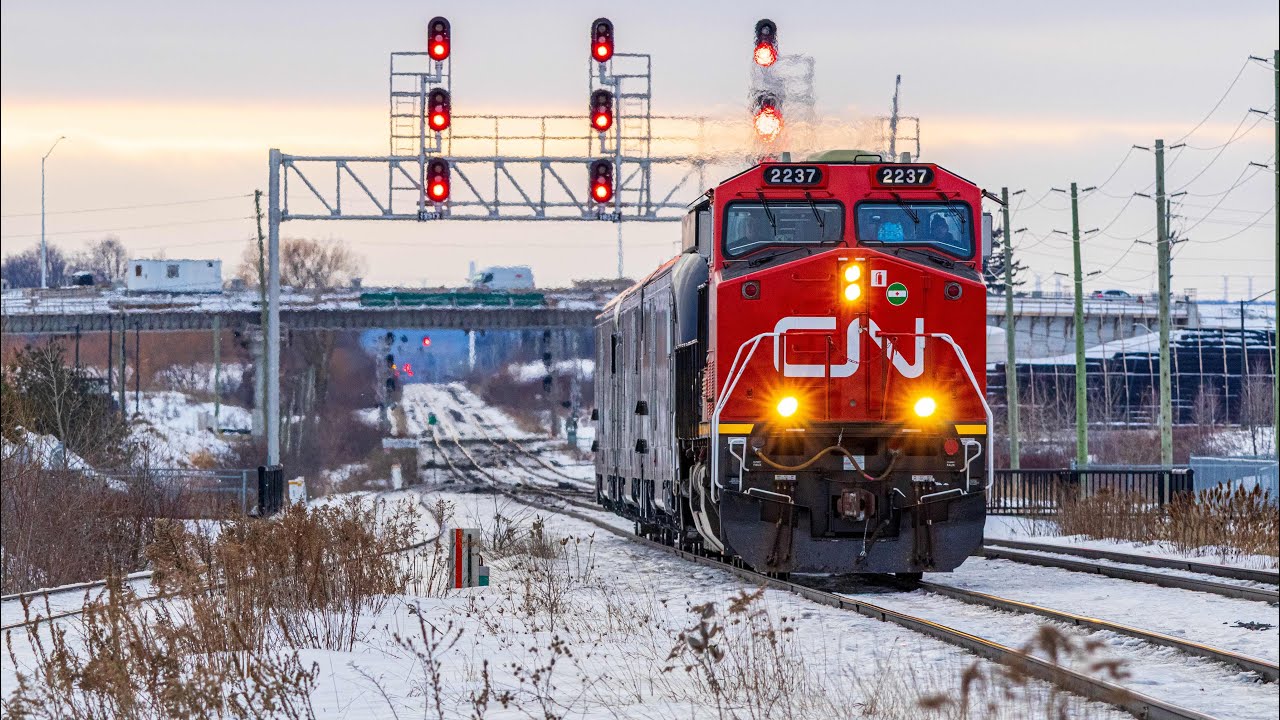 EXO Siemens Charger Delivery Train! CN L276 Eastbound at Mount Pleasant ...