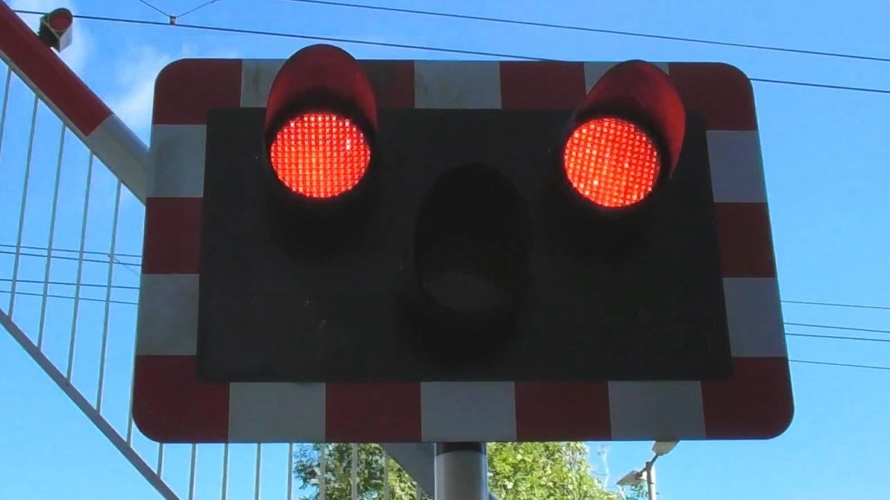 Railway Crossing - Sydney Parade, Dublin - Two IE 29000 Class Commuter ...