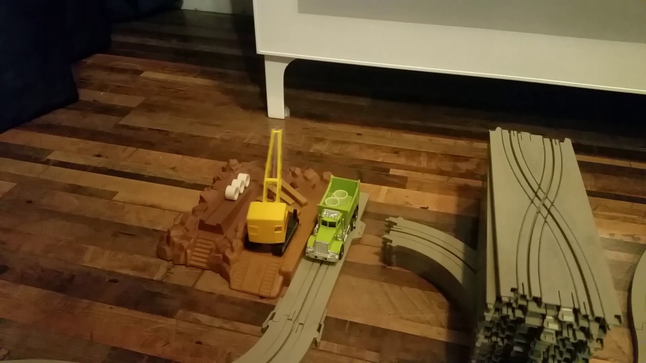 Tyco US1 Operating Crane Pipe Loader - YouTube