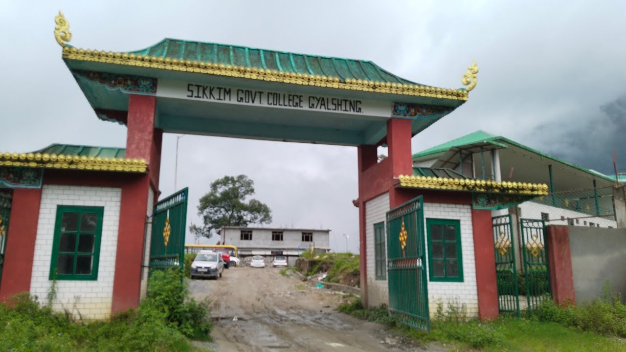 On the way to College SMLGD Gyalshing West Sikkim 😍🙏🏻 #sikkim #geyzing ...