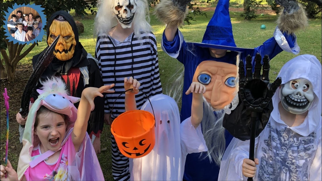 TRICK OR TREATING with The Hodgepodge Eight HALLOWEEN 2019 - YouTube