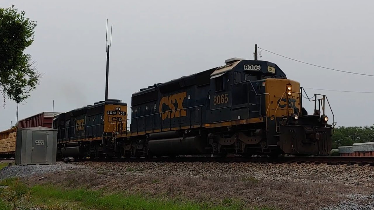 RAILFANNING IN LONG BEACH MISSISSIPPI CSX 8065 CSX 4041 - YouTube