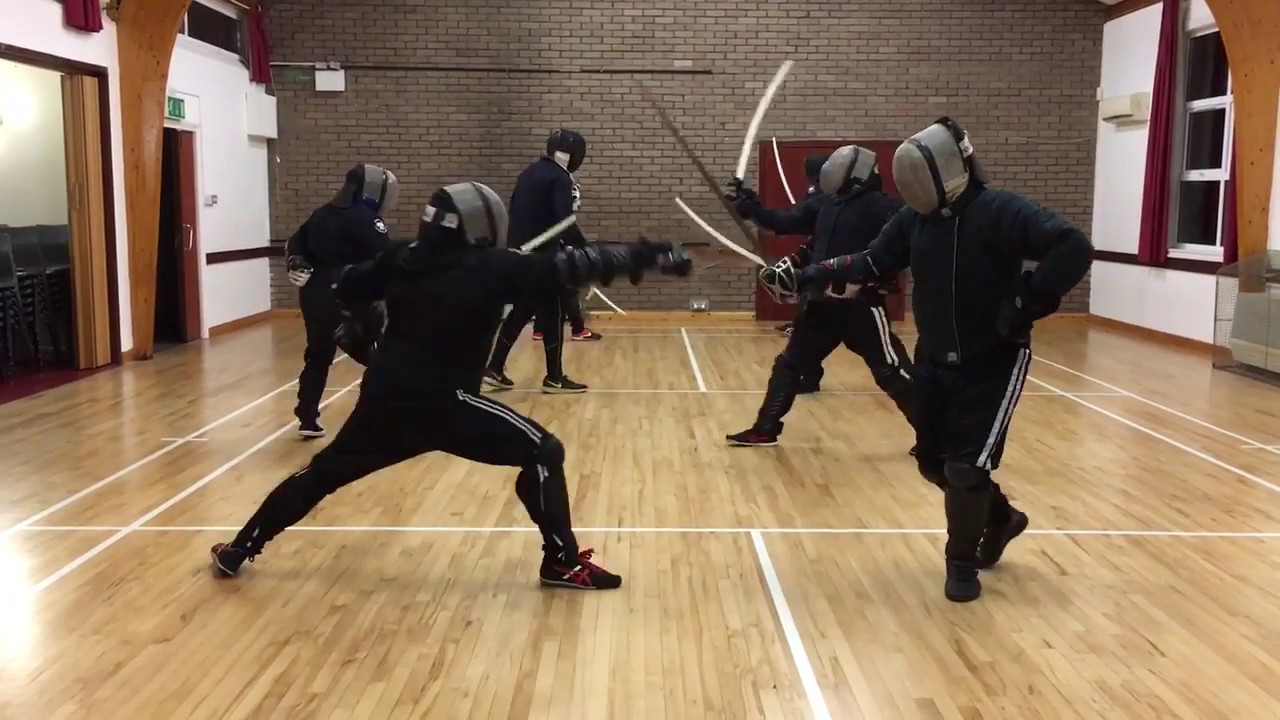 Sabre vs Broadsword Sparring, Nick vs Gareth. - YouTube