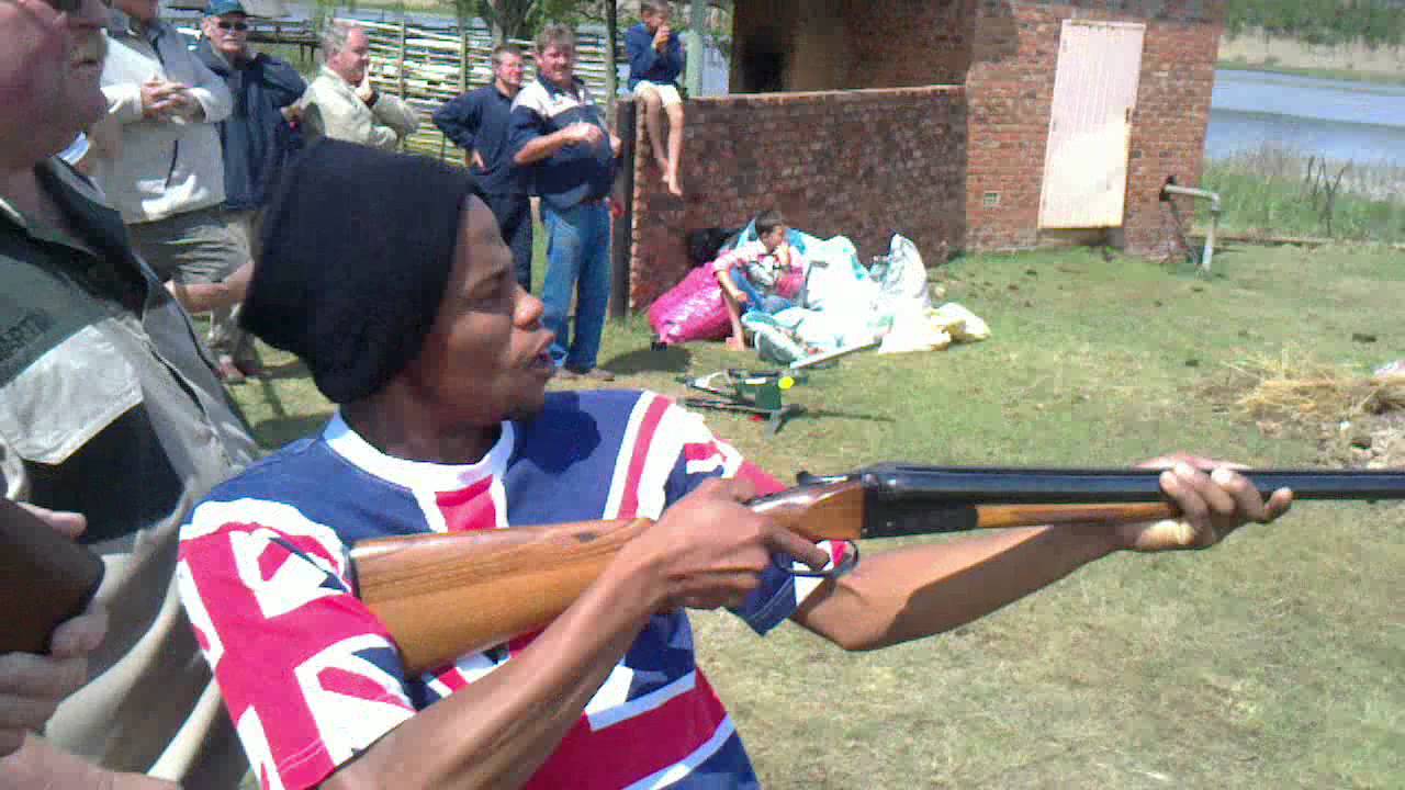 Vusi_haelgeweer.MP4 - YouTube