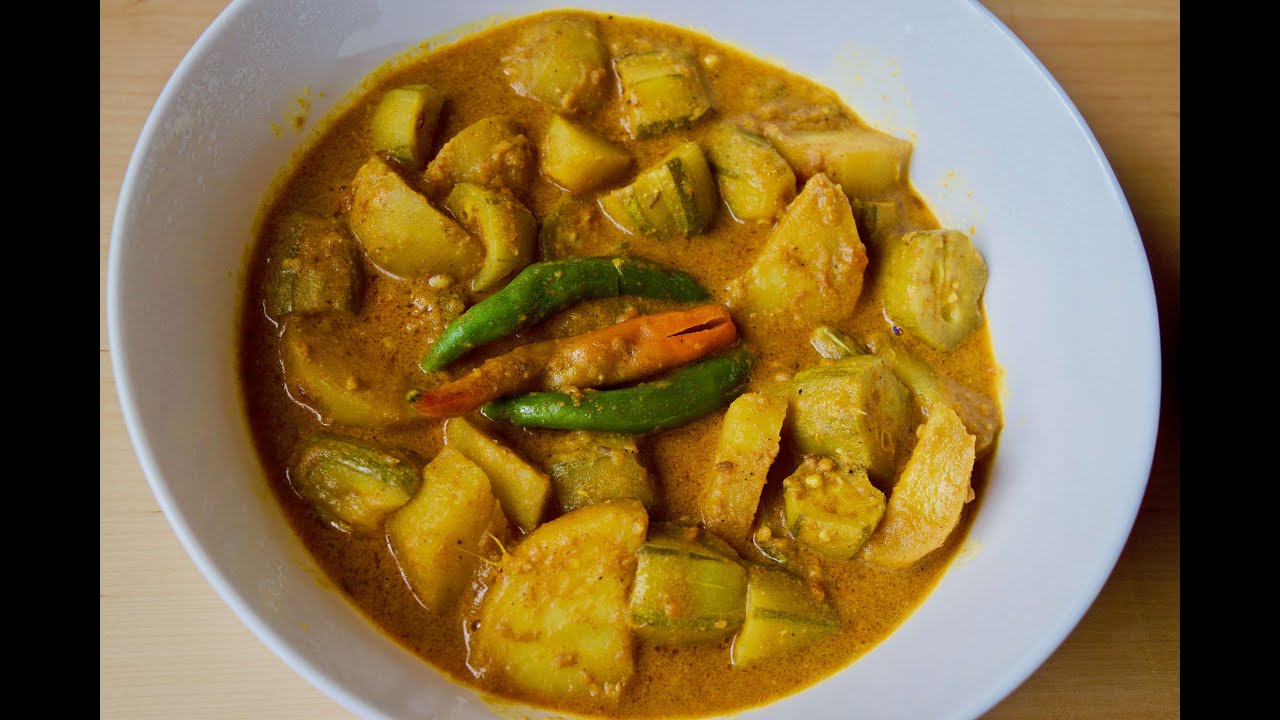 Aloo Potol er Kalia | নিরামিষ আলু পটলের কালিয়া | Pure Veg Recipe - YouTube