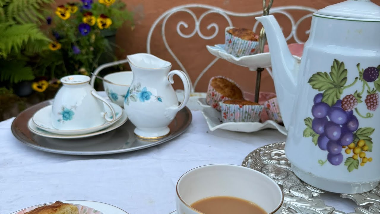 Cottage garden tour 🌻 and tea ☕️ on a summers day 🌞 - YouTube