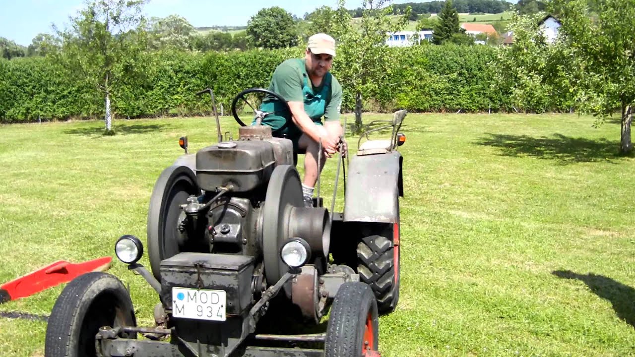 Fendt F18 Bj.1942 beim Mähen mit dem Messerbalken - YouTube