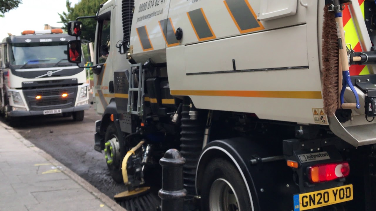 JOHNSTON VT652 ROAD SWEEPER - JM CLARK LTD - YouTube