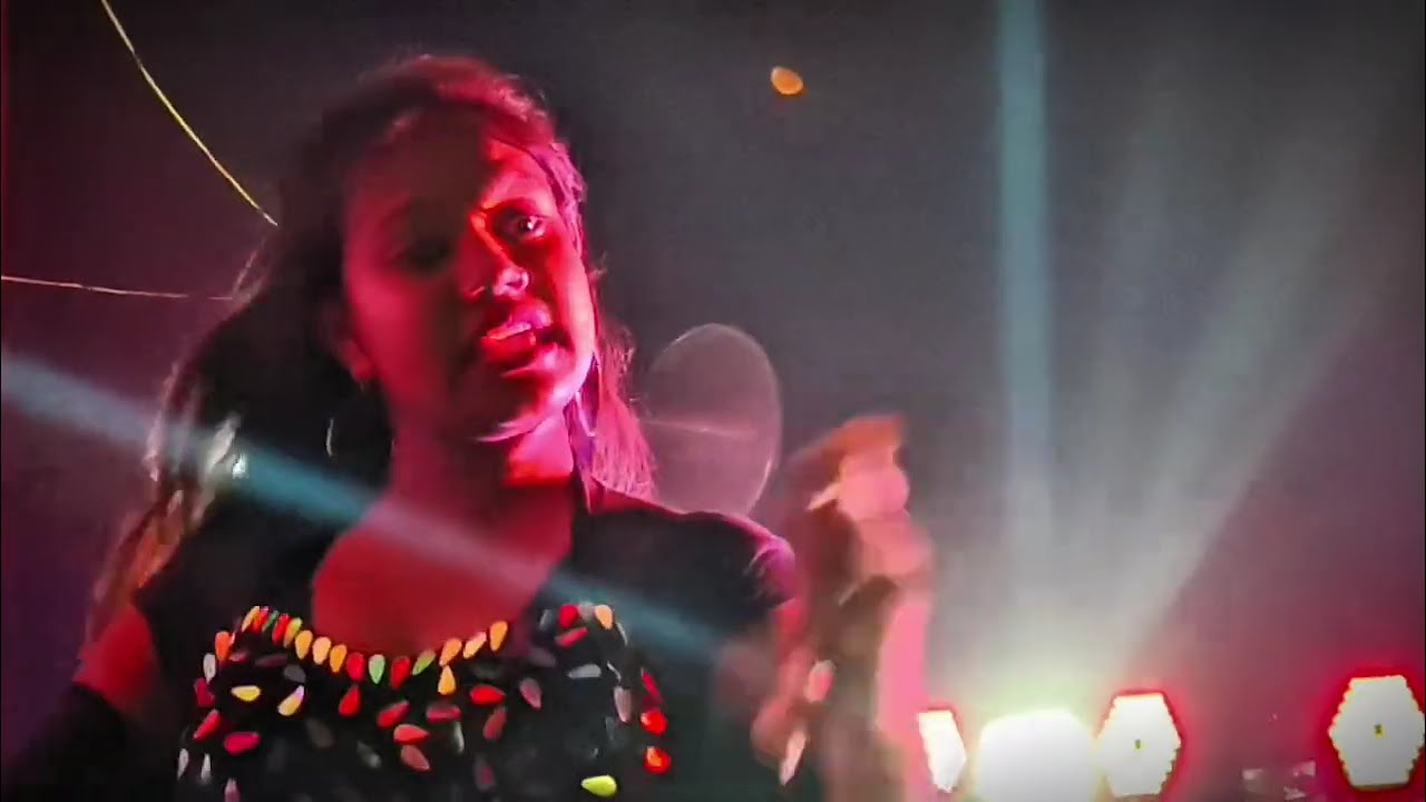 Famous Lady Anushree Dance Hungama | Kamar Dhak Mar Diya Re - YouTube