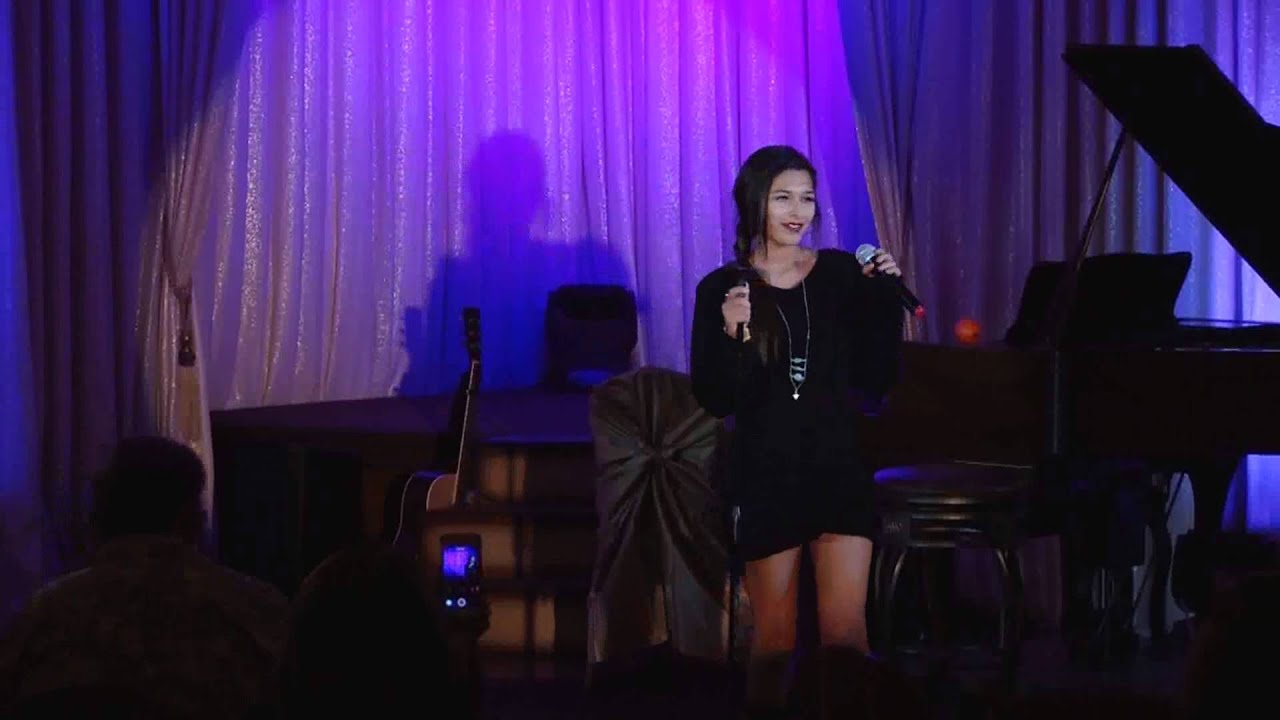 Starr Elliott sings "Blue" ( 4/12/2015 ) Las Vegas , Nevada - YouTube