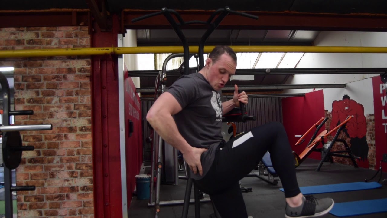 Abs Tower Crunches - YouTube