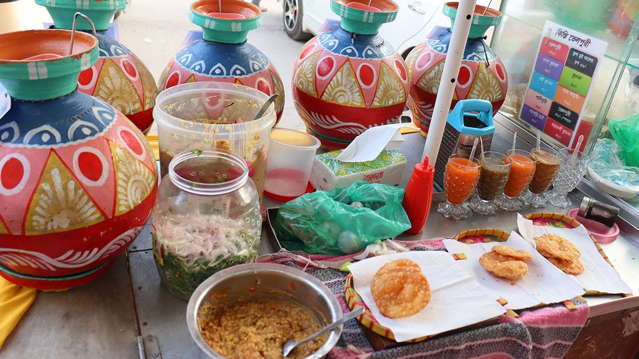 Kolkata's Popular Velpuri at New Market ! Fresh Street Food - YouTube