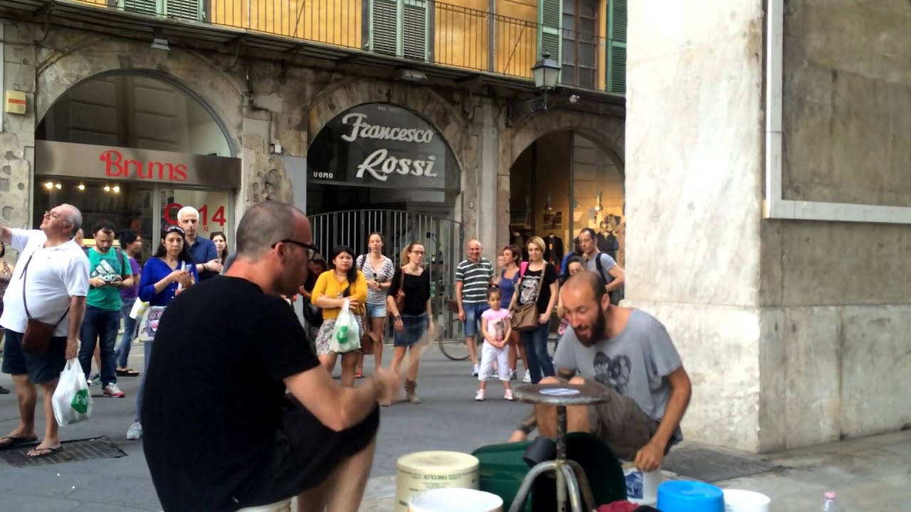 Bucket Butchers performing amazing drum bucket street show in Pisa ...