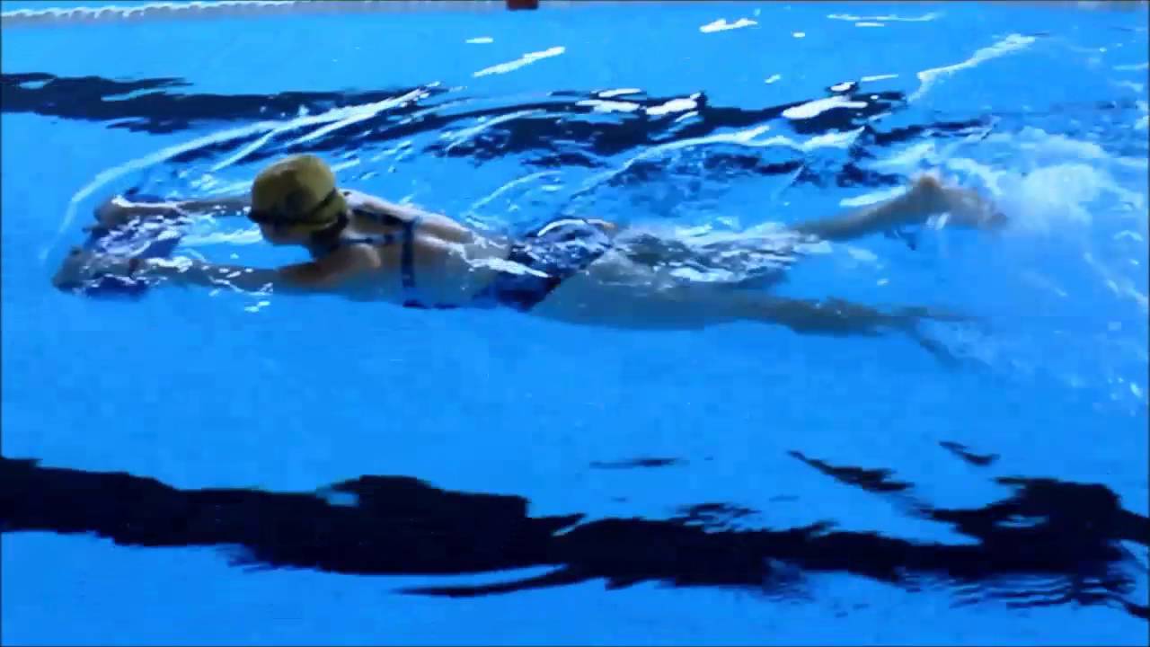 Natación: Patada crol con tabla. - YouTube