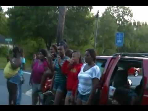 Everybody meetin up to see tha twerk off