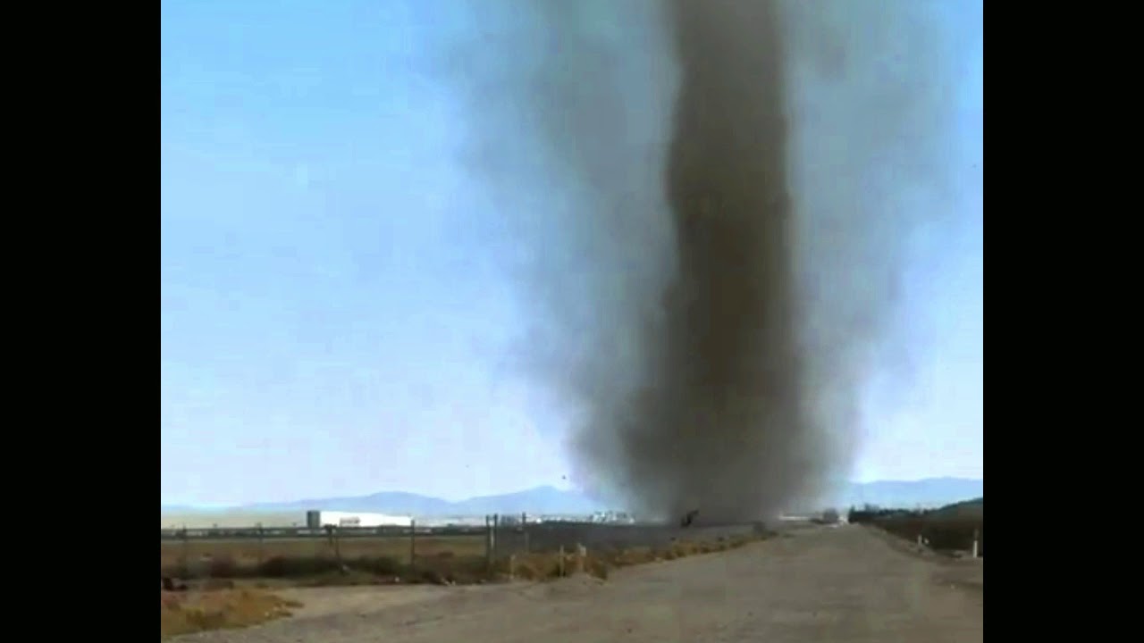 California road huge dust devil caught on camera | California road dirt ...