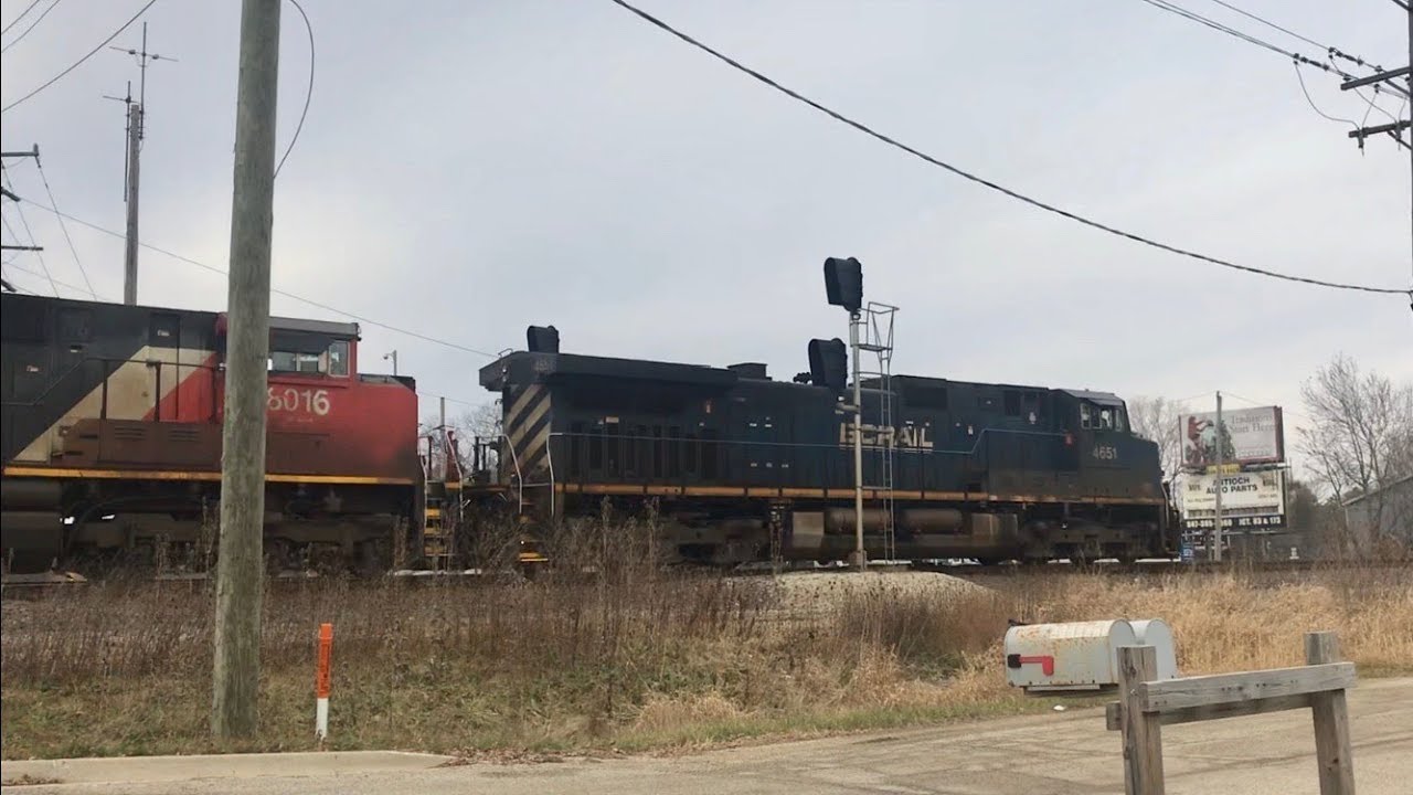 BC Rail C44-9W leads NB through lake Villa, IL. 11/23/18 - YouTube