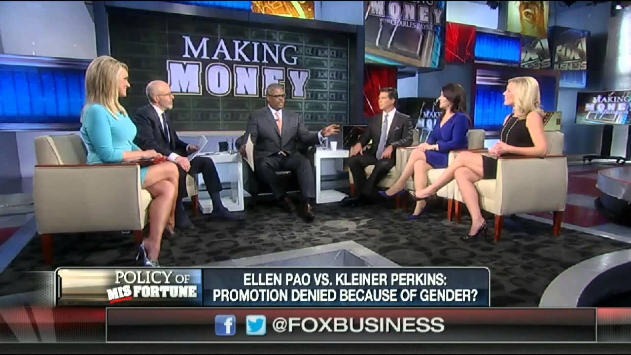 Scottie Nell Hughes & Joanie Courtney hot legs 03/26/15 - YouTube