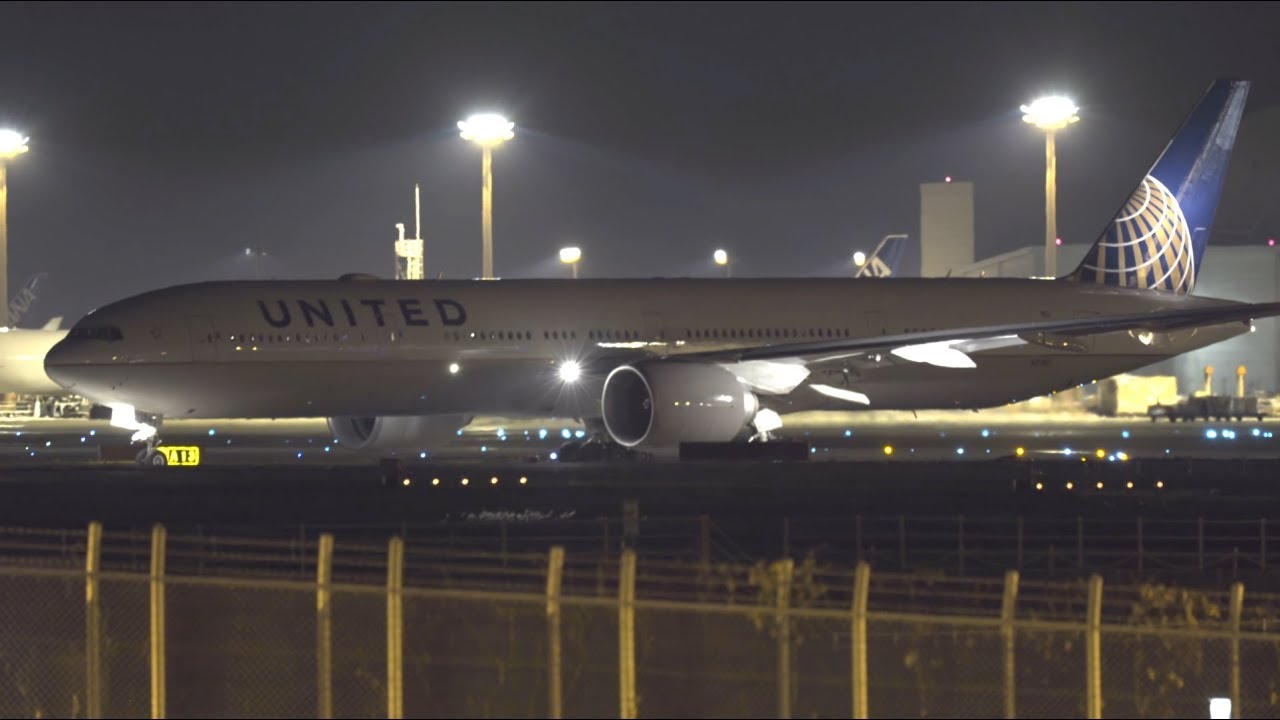 United Airlines Boeing 777-300ER N2136U Takeoff from NRT 34L - YouTube