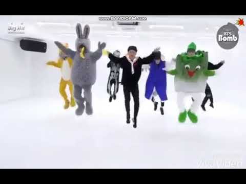 BTS Oyun Havası Oynuyor