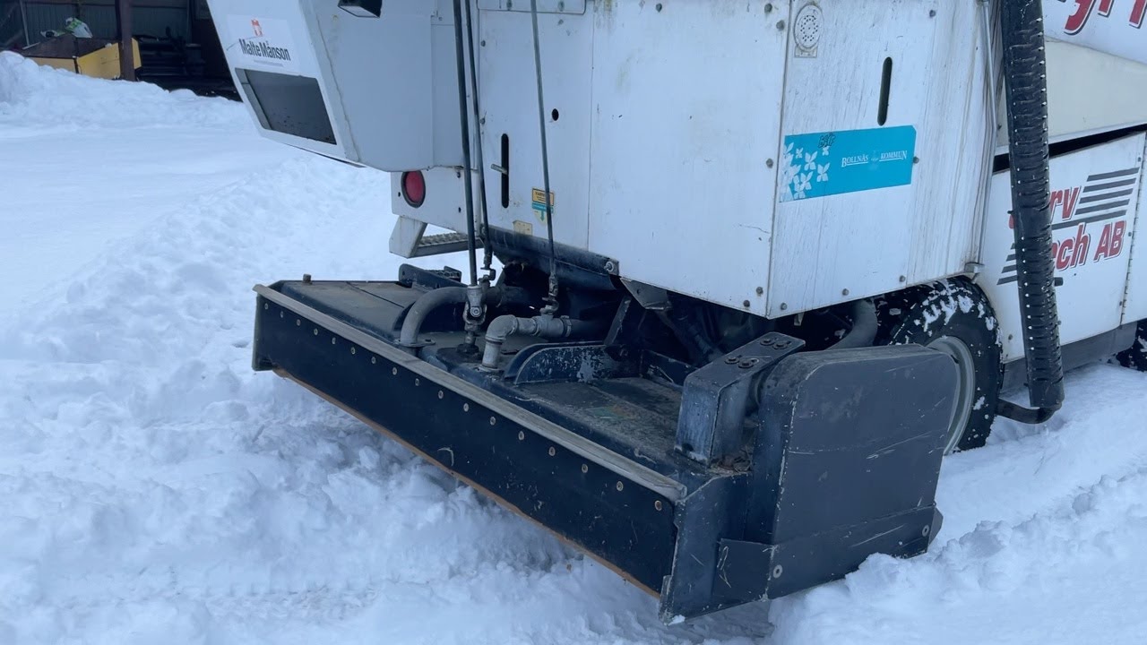 Köp Ismaskin Zamboni 520 på Klaravik - YouTube