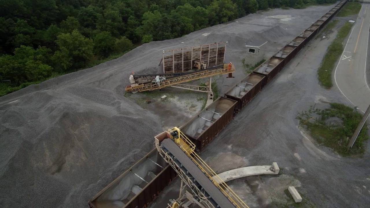 Loading train with gravel at Princeton WV train yard. - YouTube