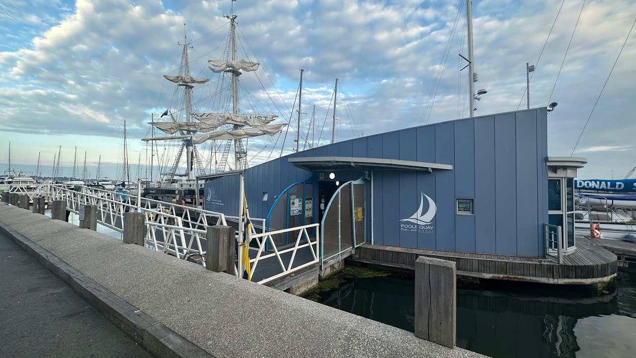 Yacht departure from Poole Quay Boat Haven 360 video - YouTube