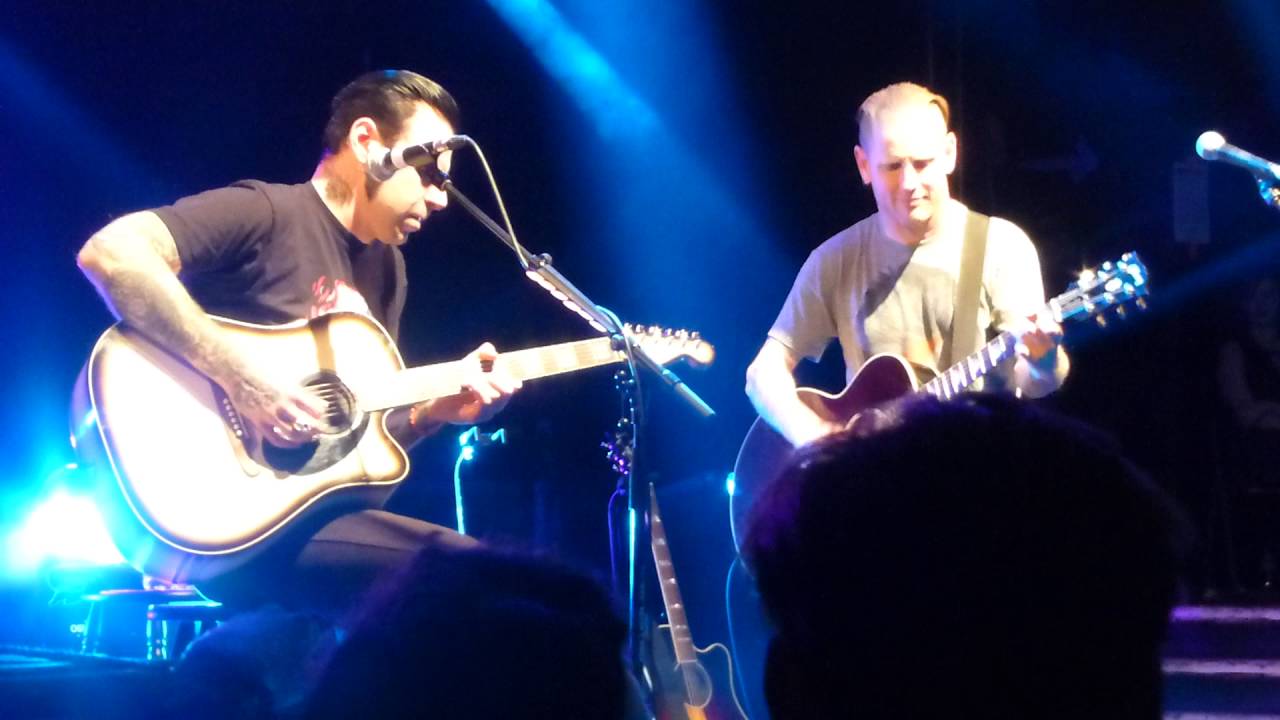 Corey Taylor - Hard Luck Woman / The Travelers Pt 1 / Tired - live ...