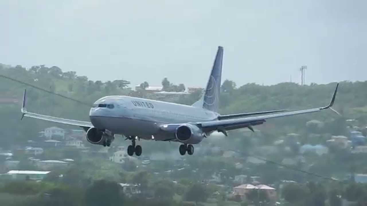 United Airlines 737-800 Split Scimitar Winglets Landing in Antigua ...
