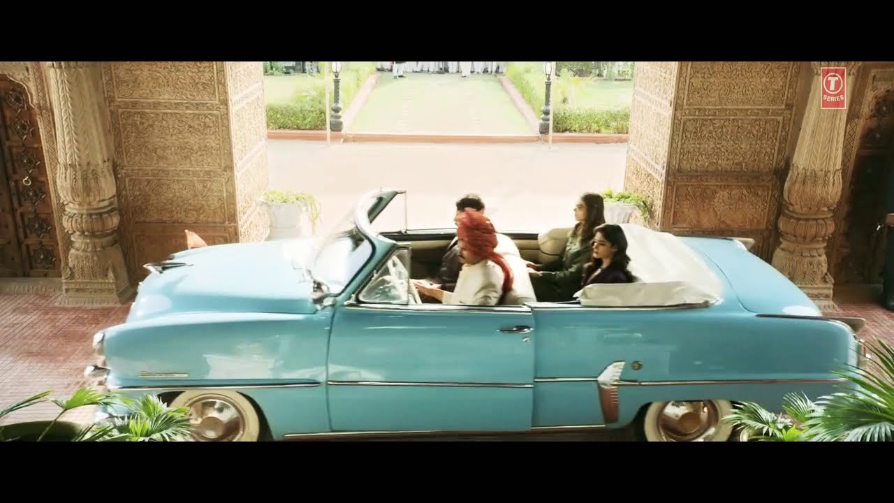 Mere raske kamar song - YouTube