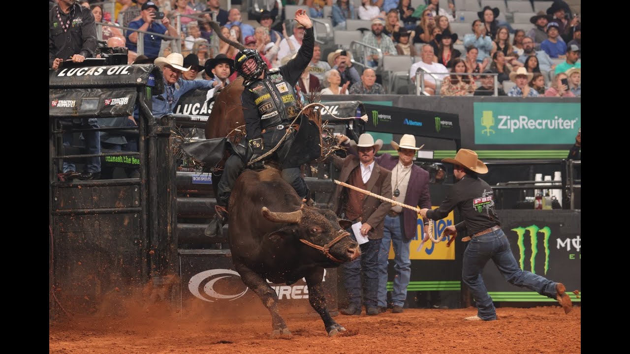 Cooper Davis rides Bubba G for 88 points | 2023 UTB World Finals - YouTube