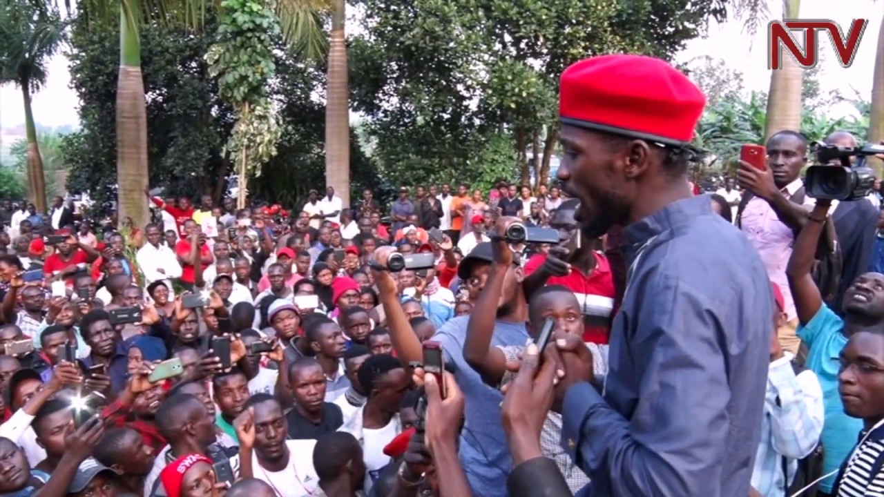 Kyaddondo East MP Robert Kyagulanyi welcomed by supporters - YouTube