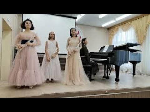 Трио старшая возрастная группа:Лях Анна,Вяхирева Мария,Митрохина Варвара