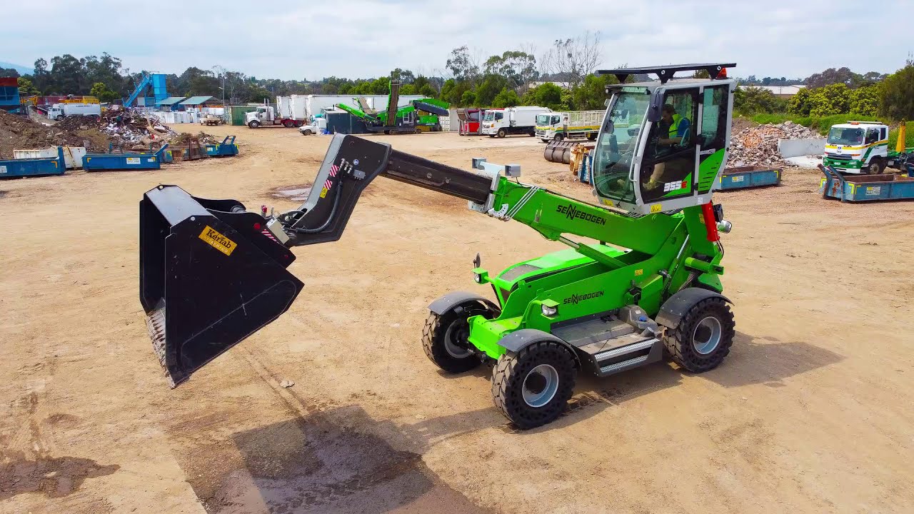 SENNEBOGEN 355 E - Telehandler with elevating cab for great visability ...