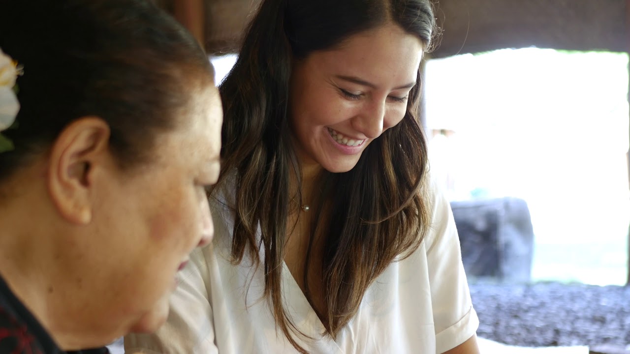Weaving at the Polynesian Cultural Center - YouTube