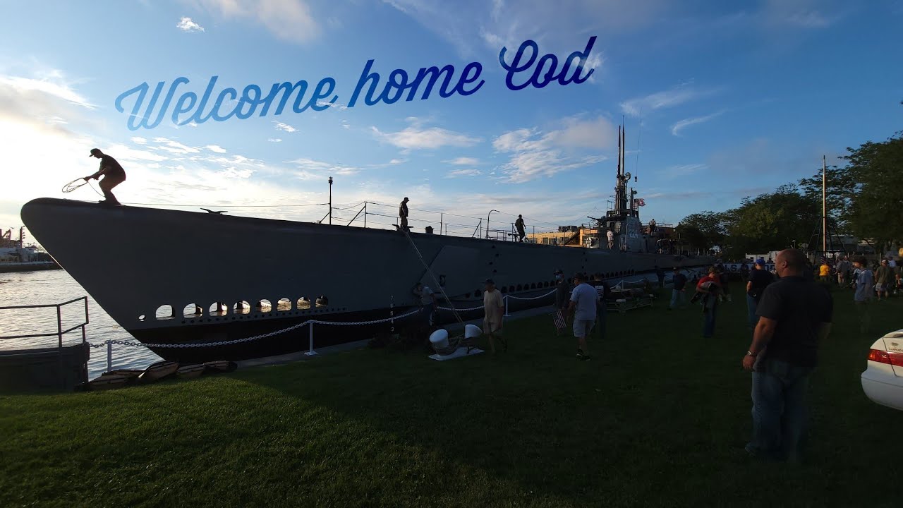 USS Cod SS-224 Arriving in Cleveland - YouTube