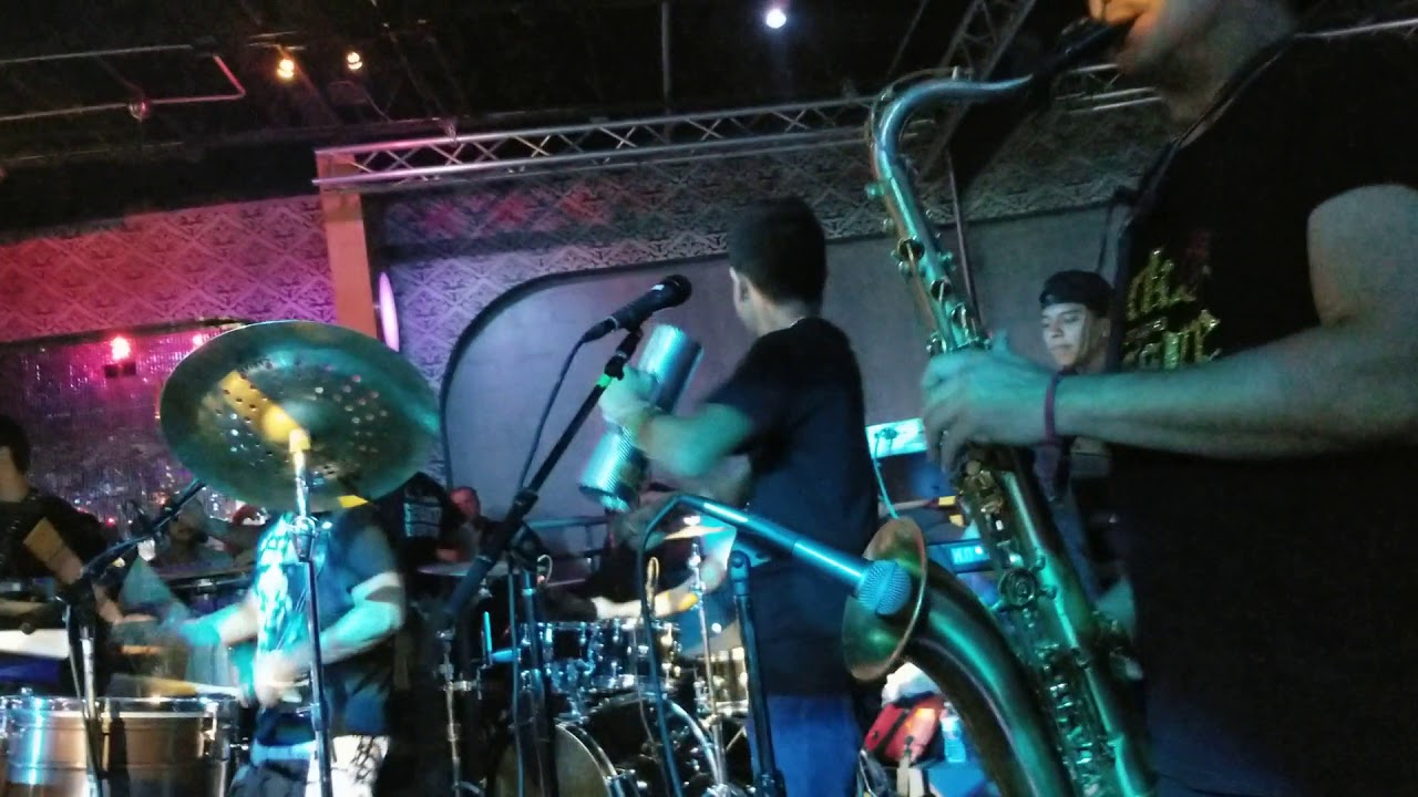 La Inconforme - Erick Y Su Grupo Massore - En Vivo - YouTube