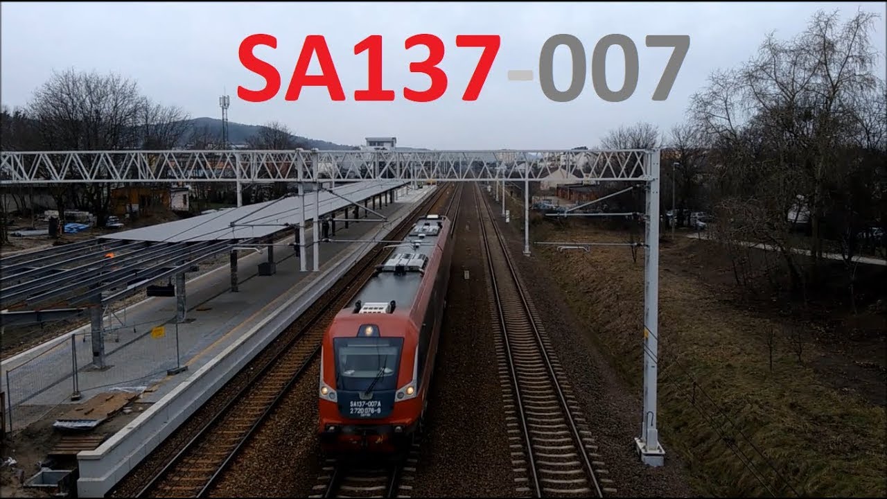 SA137-007 przelotem przez Rumię Janowo | Widok z kładki nad torami. - YouTube