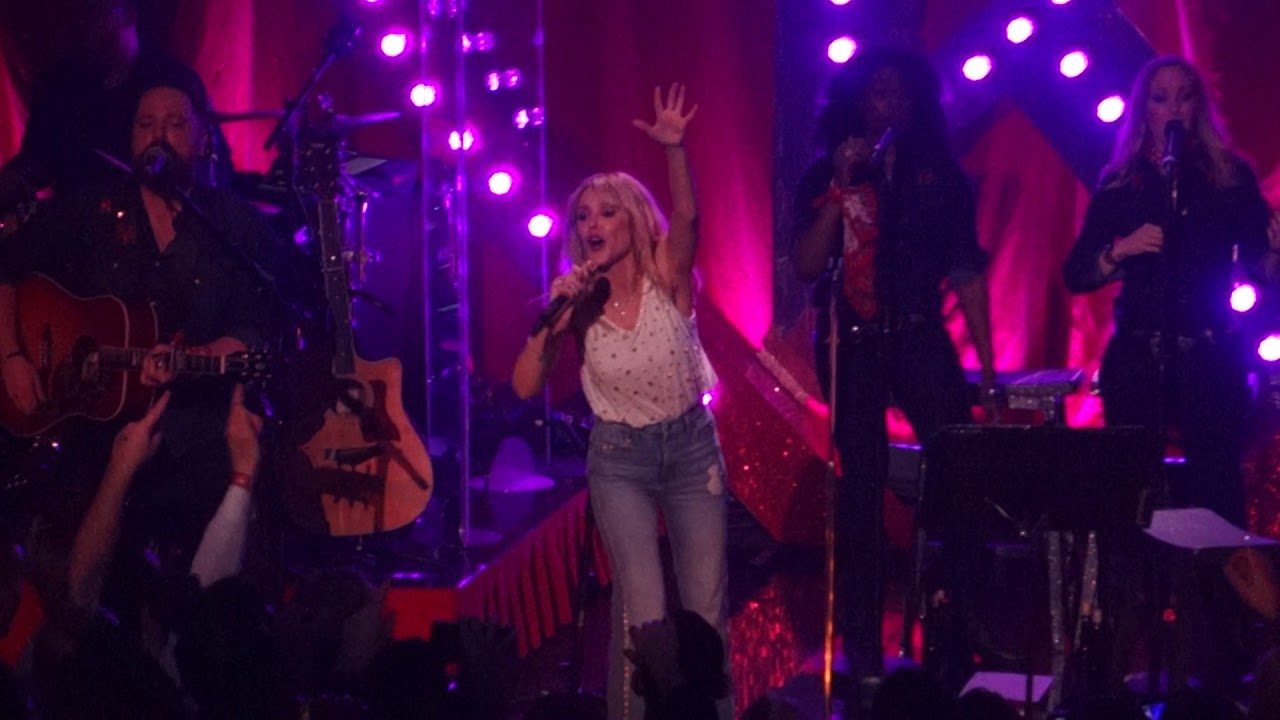 Kylie Minogue "Stop Me From Falling" @ Le Café de la Danse - 18/03/2018 ...