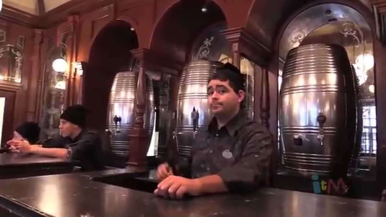 Diagon Alley dining tour Leaky Cauldron, Florean Fortescue's Ice Cream ...