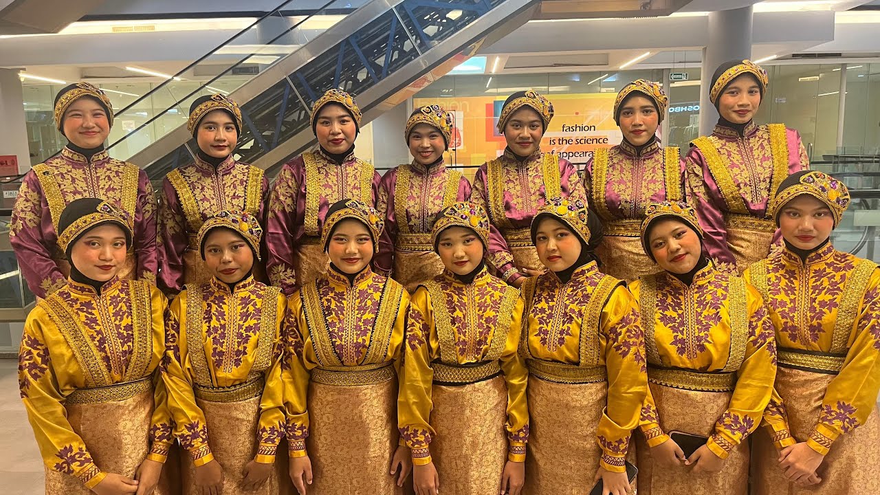 B2 Mall Poins Square 14/12/24 - YouTube