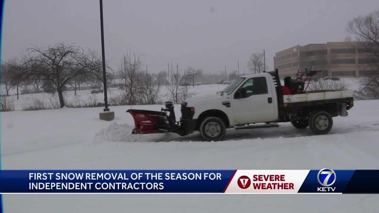 First snow removal of the season for independent contractors - YouTube