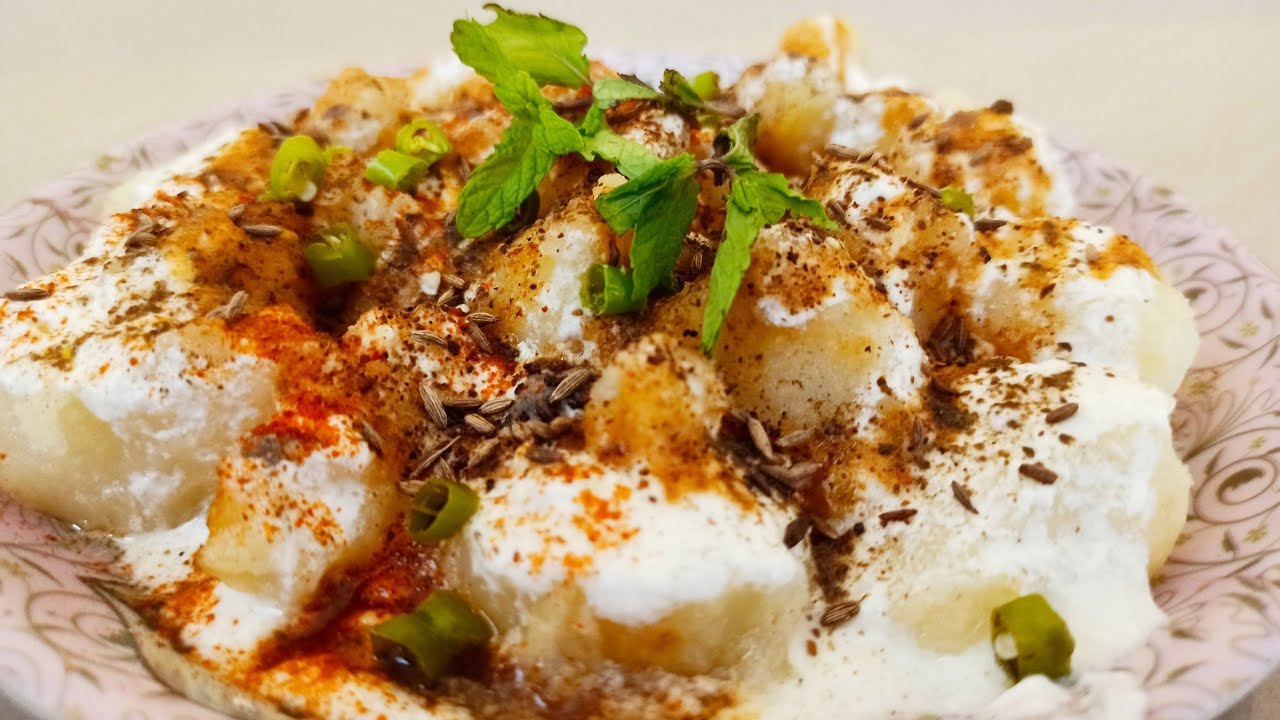 बिल्कुल कम तेल में बनी ये आलू चाट आपको उंगलियां चाटने पर कर देगी मजबूर ...