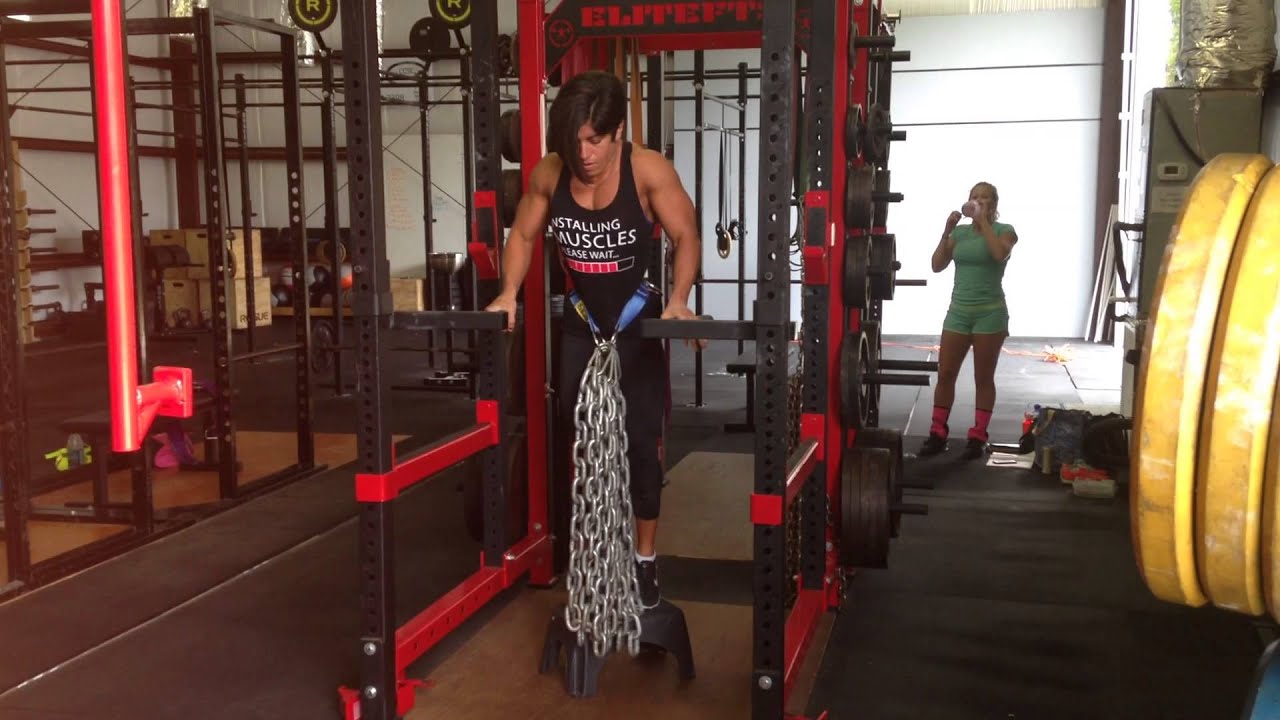 Gillian Ward Weighted Dips with 160lbs chains x 8 reps - YouTube