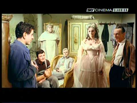 Fantasmi a Roma - YouTube